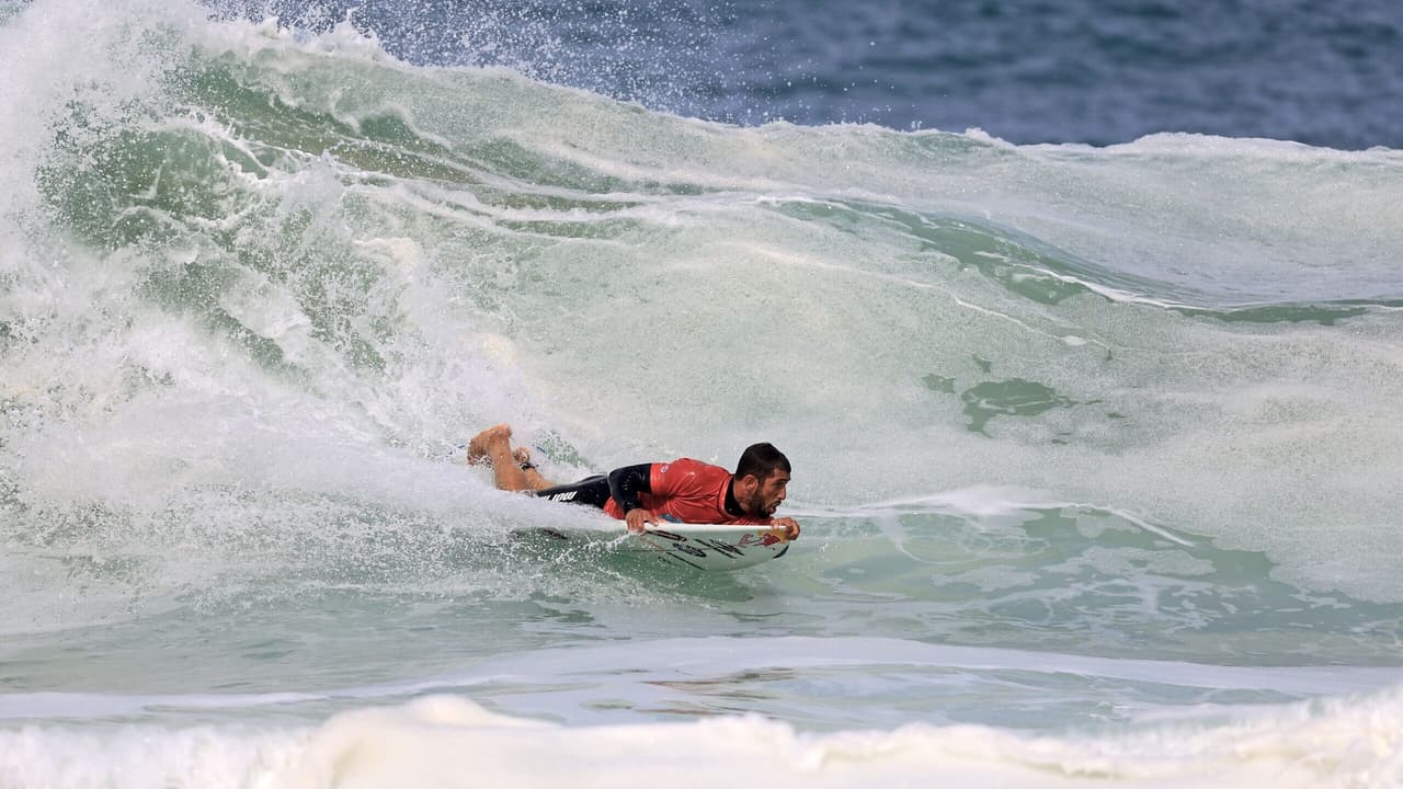 Lucas Chumbo é nomeado o melhor do mundo em ondas gigantes