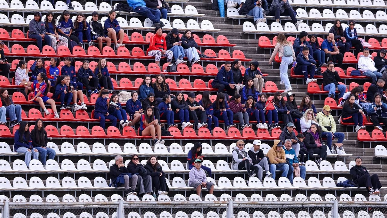Como engajar o público e lotar estádios no futebol feminino