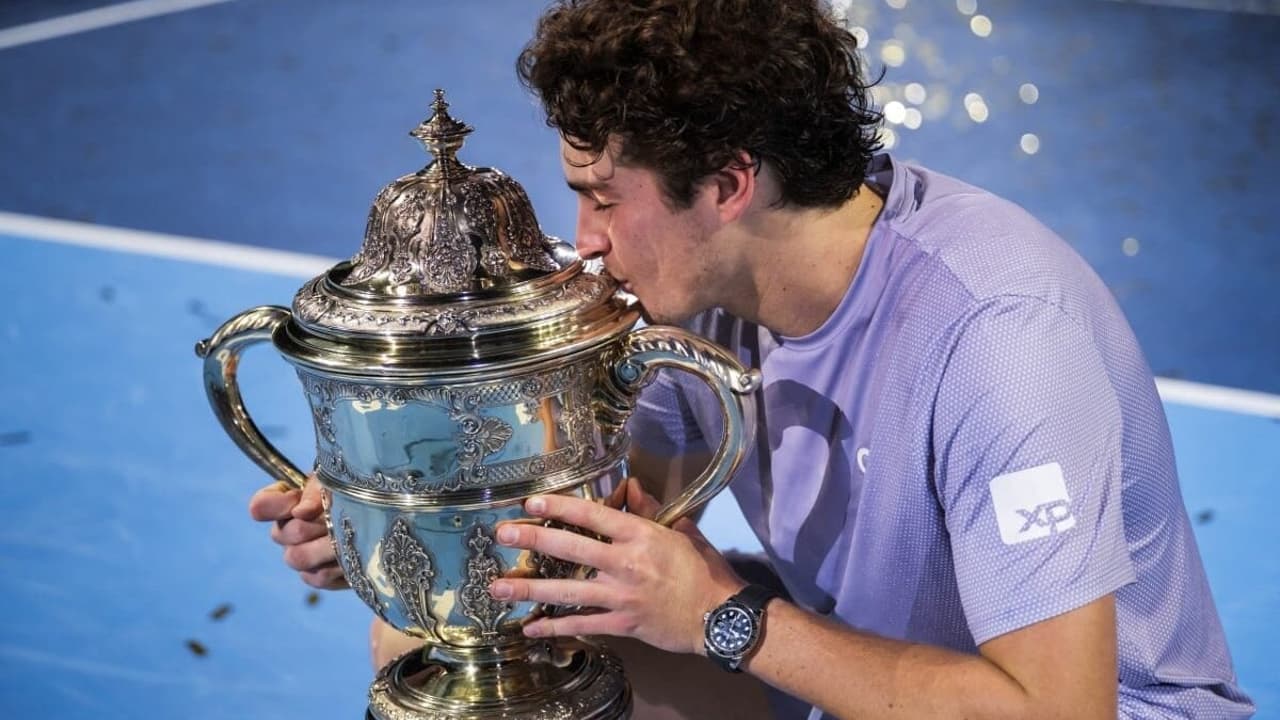 Com autoridade, João Fonseca vence Fokina e é campeão do ATP da Basileia