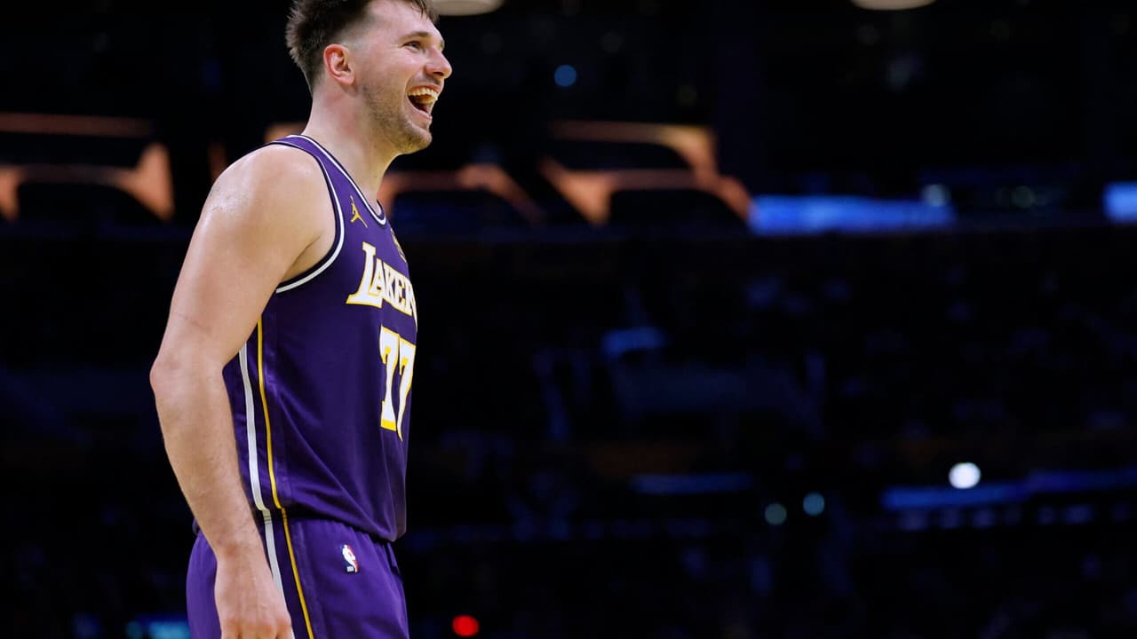 NBA: Doncic supera Magic Johnson e sobe posição na história dos Lakers