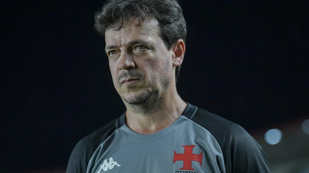 Com surpresa, Vasco define escalação para enfrentar o Inter