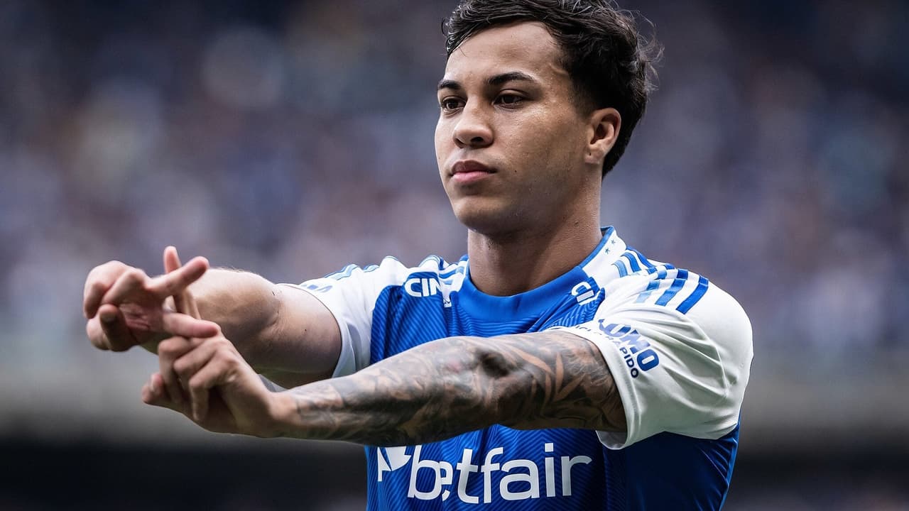 Kaio Jorge, do Cruzeiro, emociona garoto com presente de Natal inusitado