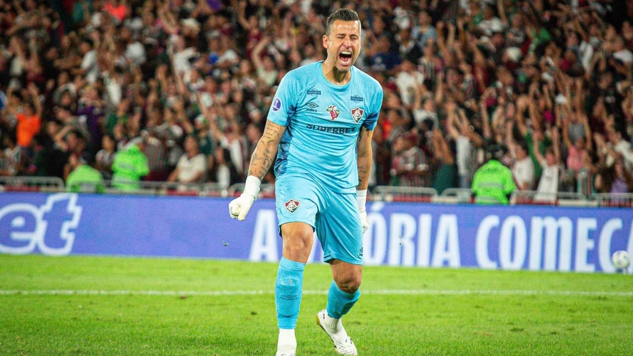 Fluminense acerta a renovação do goleiro Fábio; veja detalhes