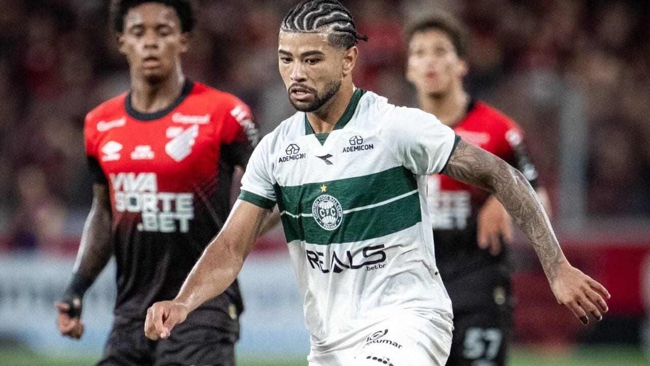 Lucas Ronier reestreia na Série A com novo status no Coritiba