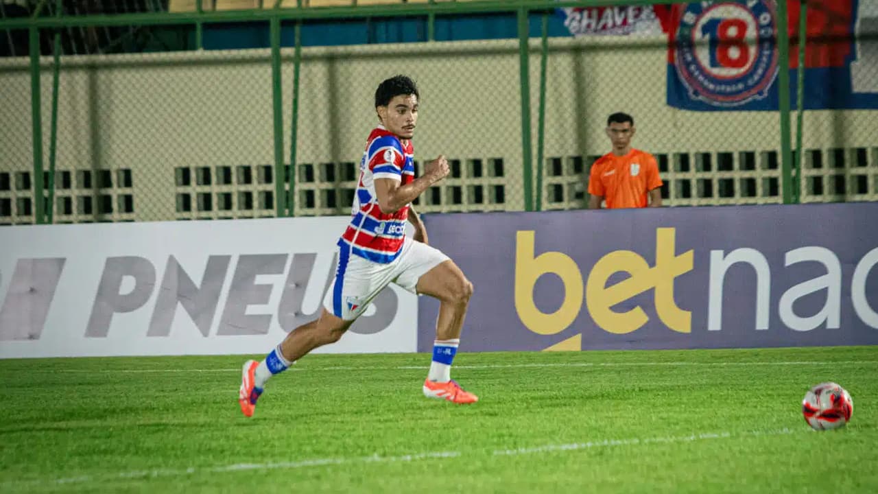 Fortaleza rescinde com lateral e empresta dois jogadores