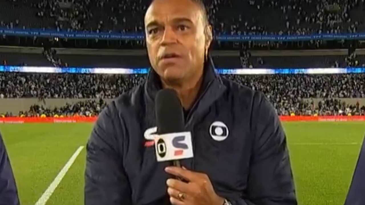 Denílson aponta diferença de Corinthians e Flamengo em final: 'Teve mais'