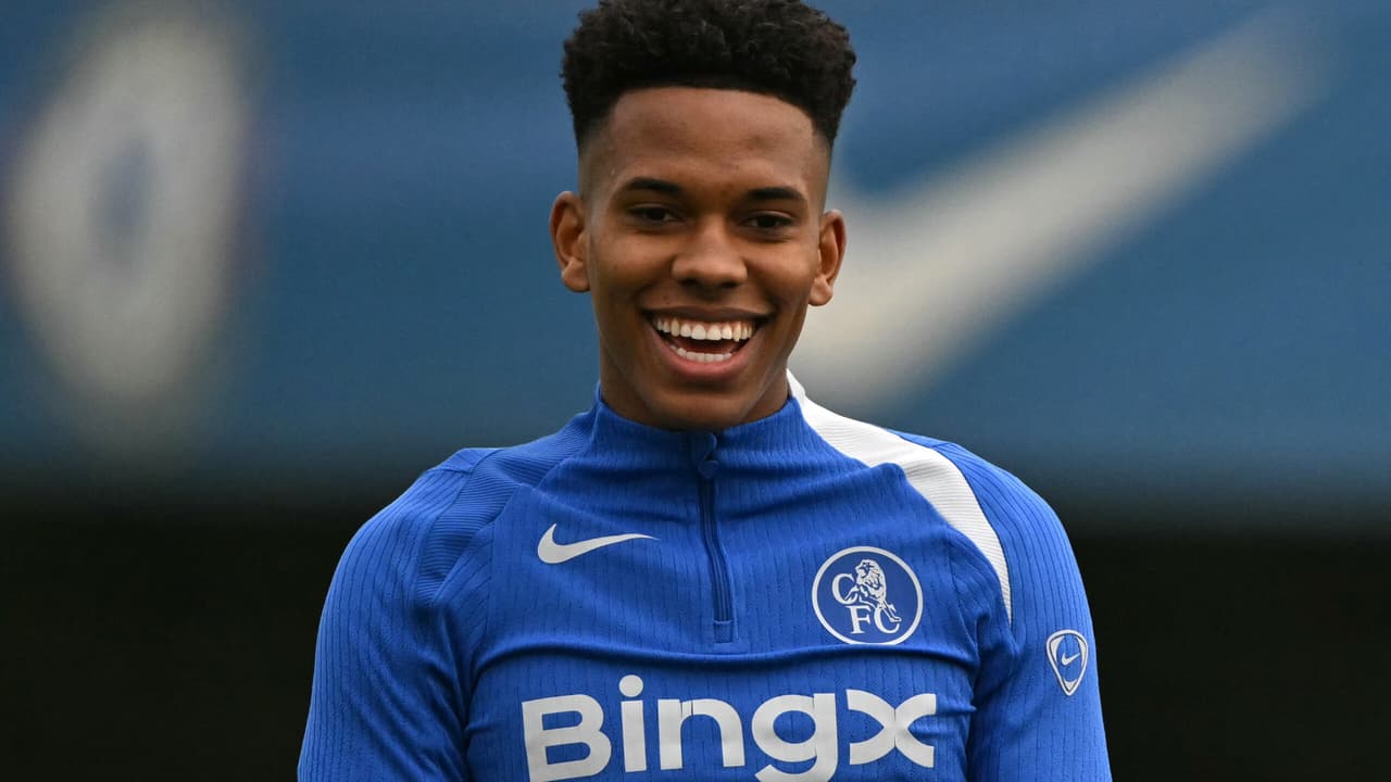 Técnico do Chelsea atualiza status de Estêvão após ausência no último jogo