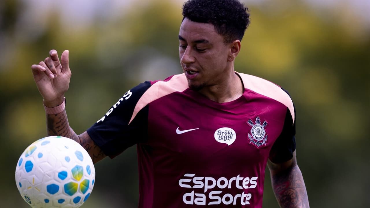 Lingard aparece no BID e é liberado para estrear pelo Corinthians