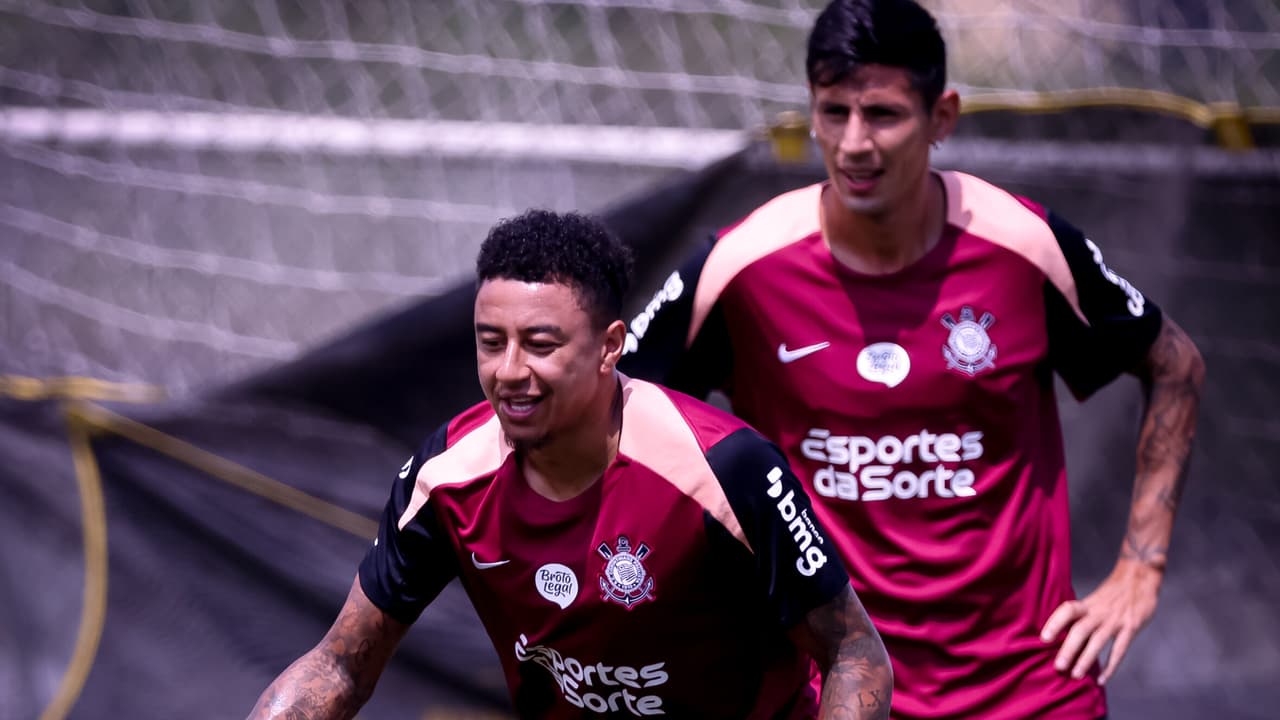 Com Lingard e Raniele em campo, Corinthians treina de olho no Coritiba