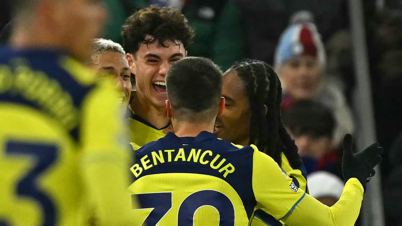 Tottenham encaminha contratação de zagueiro fora de convocação da Argentina