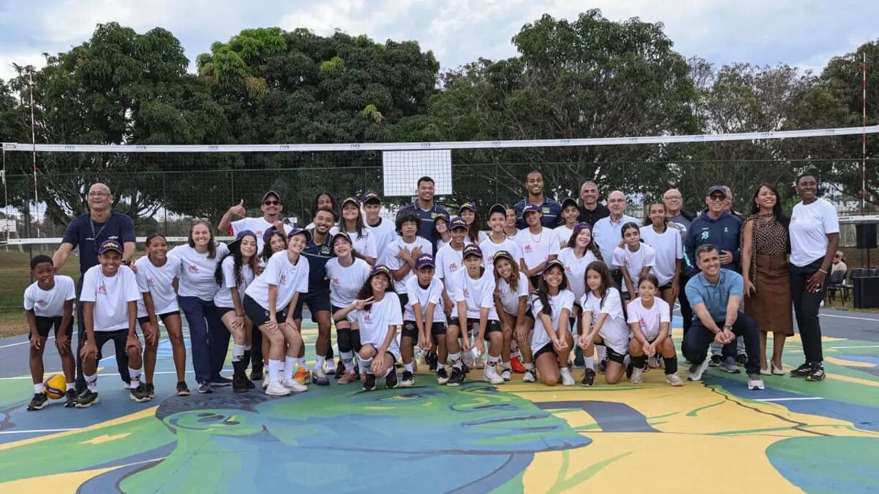 Com atletas da seleção e lenda do vôlei, Brasília ganha Quadra Legado ...