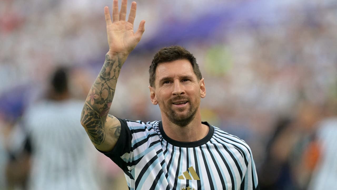 Messi é o único jogador de linha da Argentina a não usar chuteira rosa ...