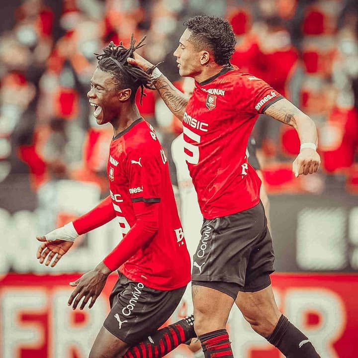 Raphinha comemora primeiro triunfo do Rennes no Francês - Lance!