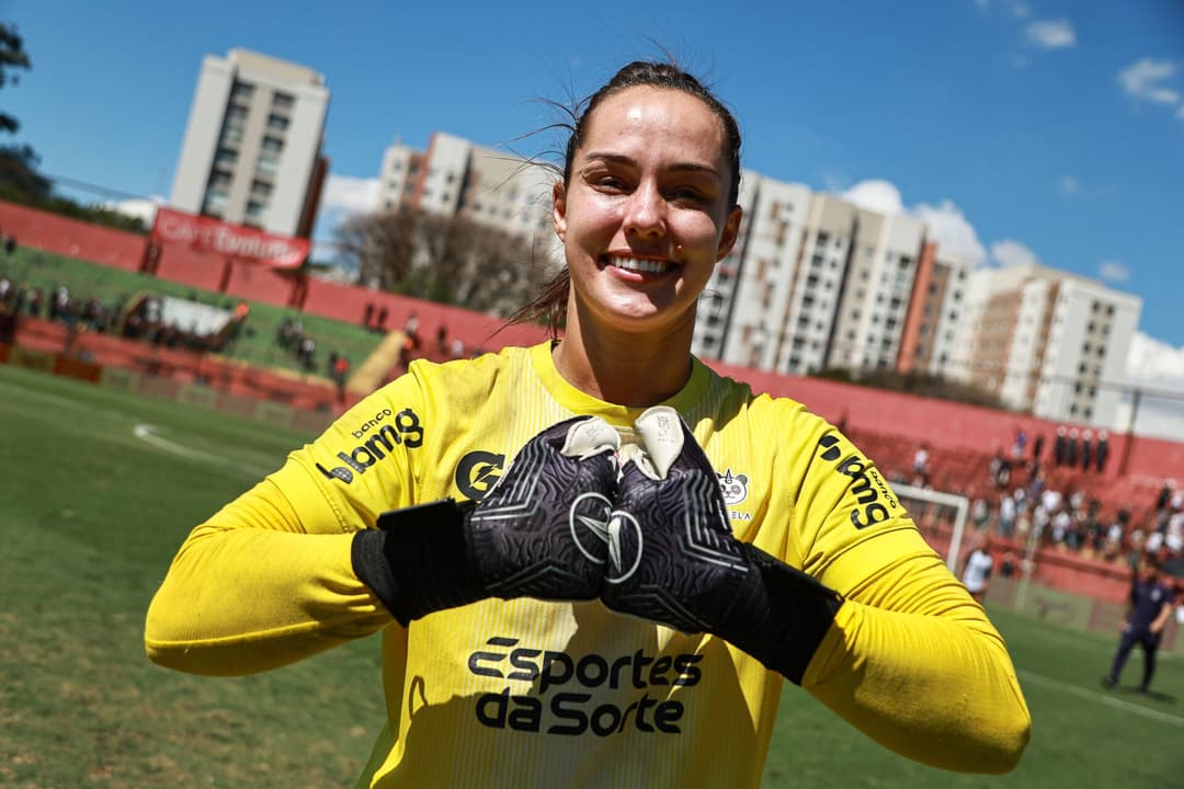 Goleira do Corinthians, Nicole Ramos conclui faculdade de Educação Física