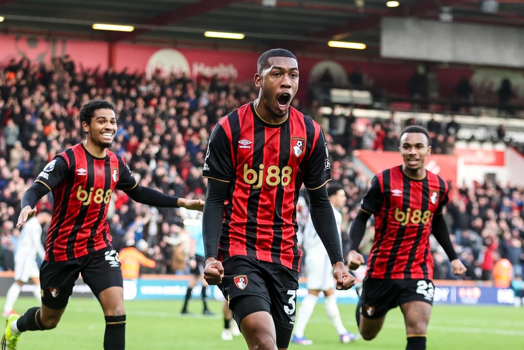 VÍDEO: veja o primeiro gol de Rayan pelo Bournemouth na Premier League