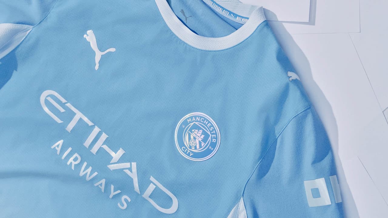 Manchester City anuncia uniforme da próxima temporada; veja fotos