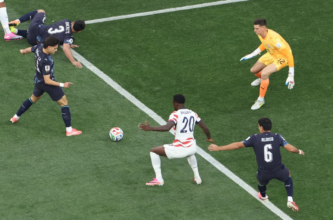Paraguaios reagem a gol contra de Bobadilla na Copa do Mundo ...