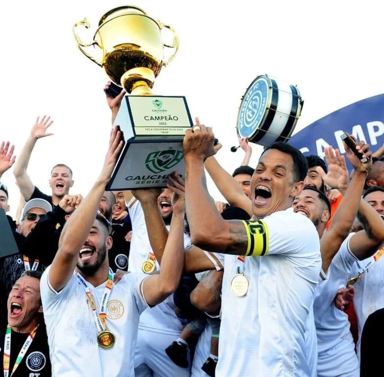 Monsoon FC celebra 'ano perfeito' após acesso e mira novos feitos - Lance!
