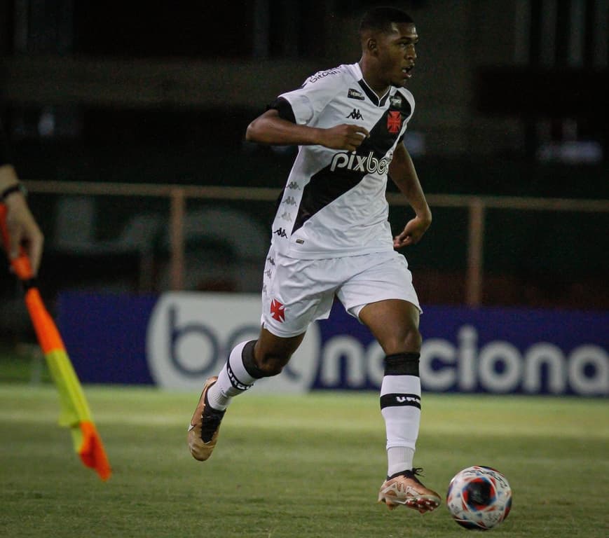 Rayan celebra estreia e marca histórica alcançada pelo Vasco - Lance!