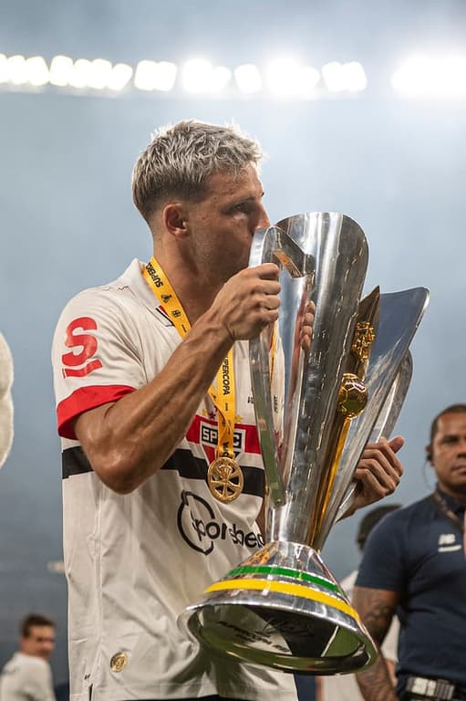 Calleri faz revelação ousada sobre futuro no São Paulo