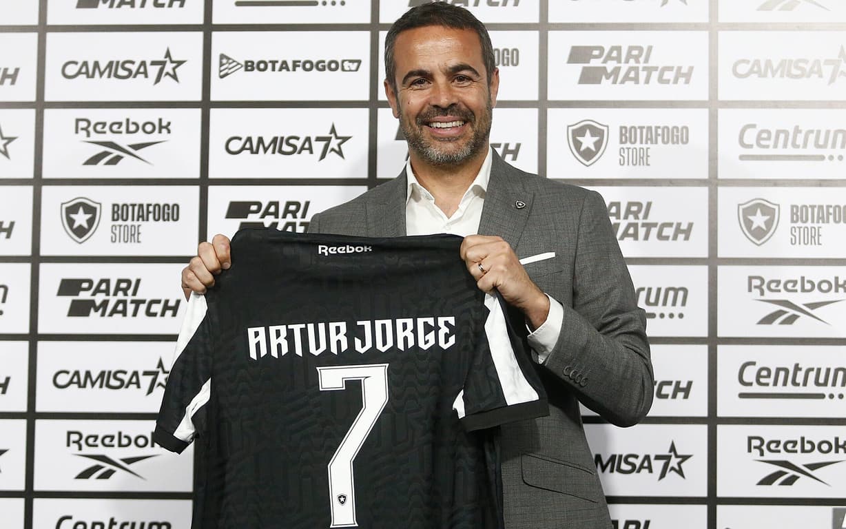 Apresentado pelo Botafogo, Artur Jorge exalta a história do clube ...