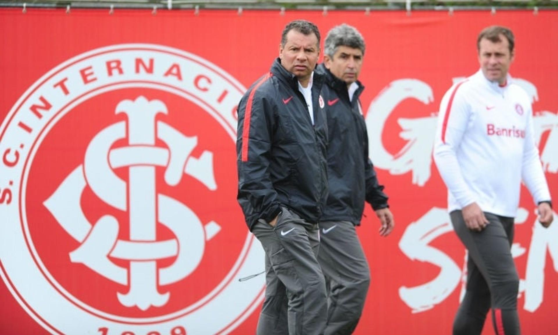Sem clube desde 2016, Celso Roth diz que não se aposentou: 'O mercado é ...