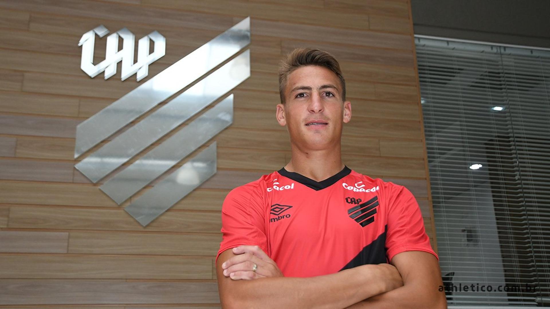 Athletico oficializa a chegada de Brian Romero - Lance!