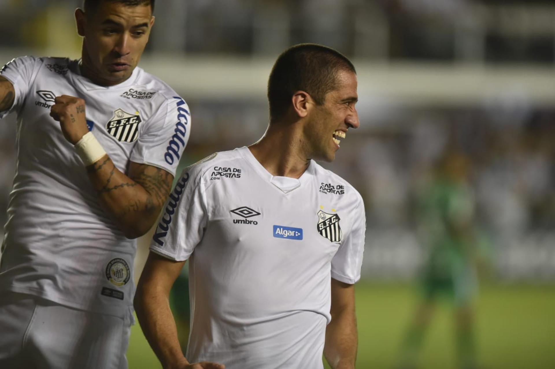 De saída: Relembre a trajetória de Evandro com a camisa do Santos - Lance!