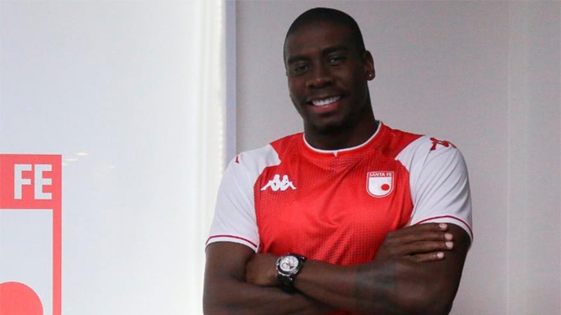 Jogador mostra partes íntimas para o juiz durante jogo na Colômbia - Lance!