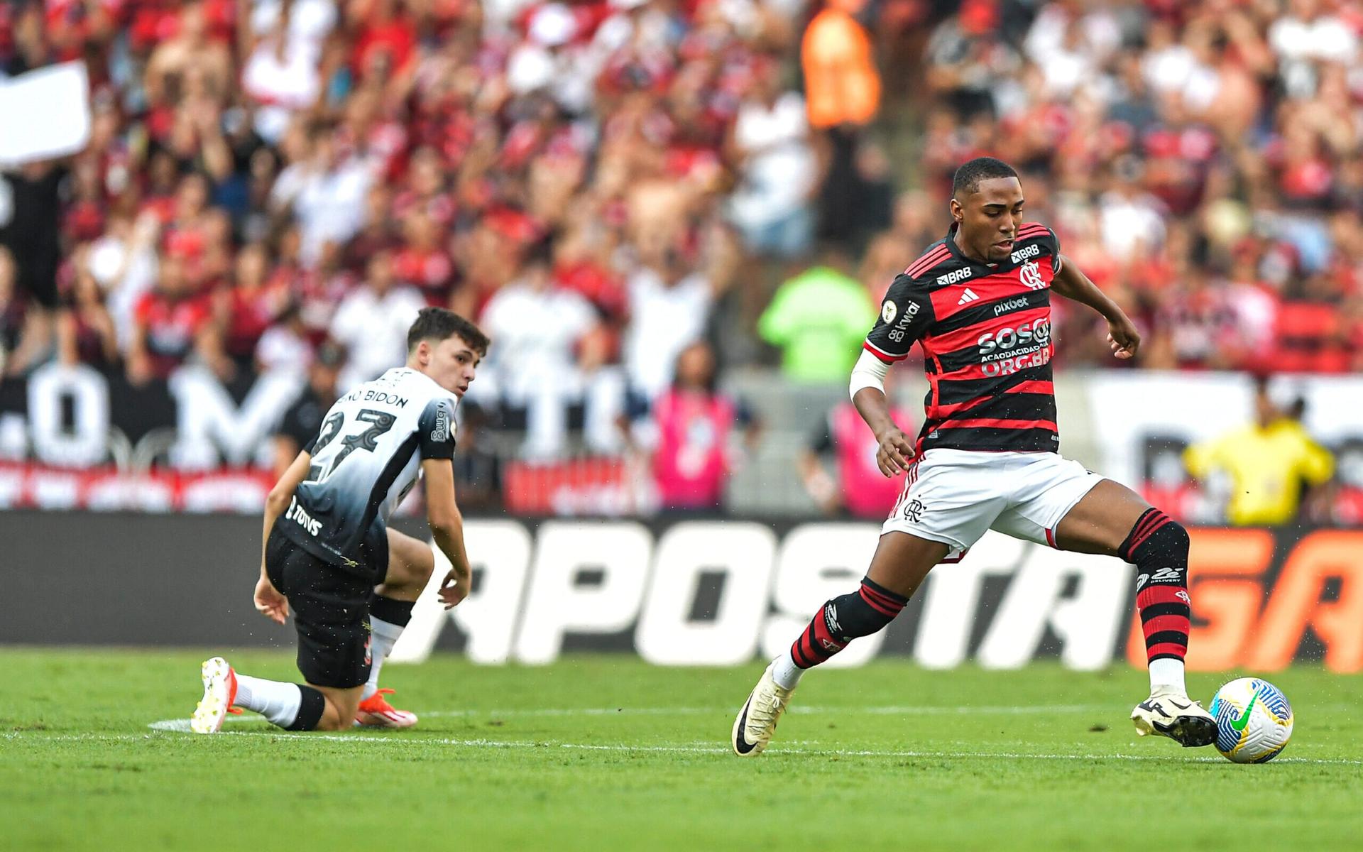 Torcedores do Flamengo sobre Lorran: 'Titular absoluto'