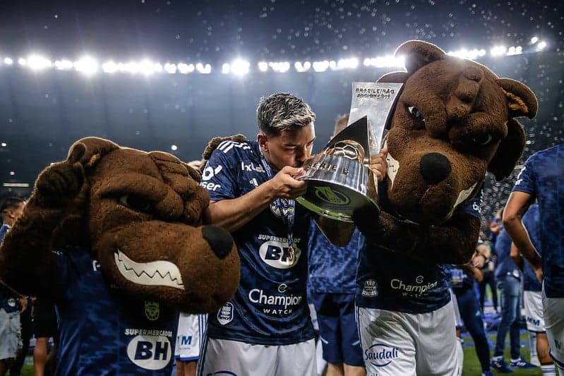 Cruzeiro 'aposenta' dupla Raposão e Raposinha e torcedores ironizam ...