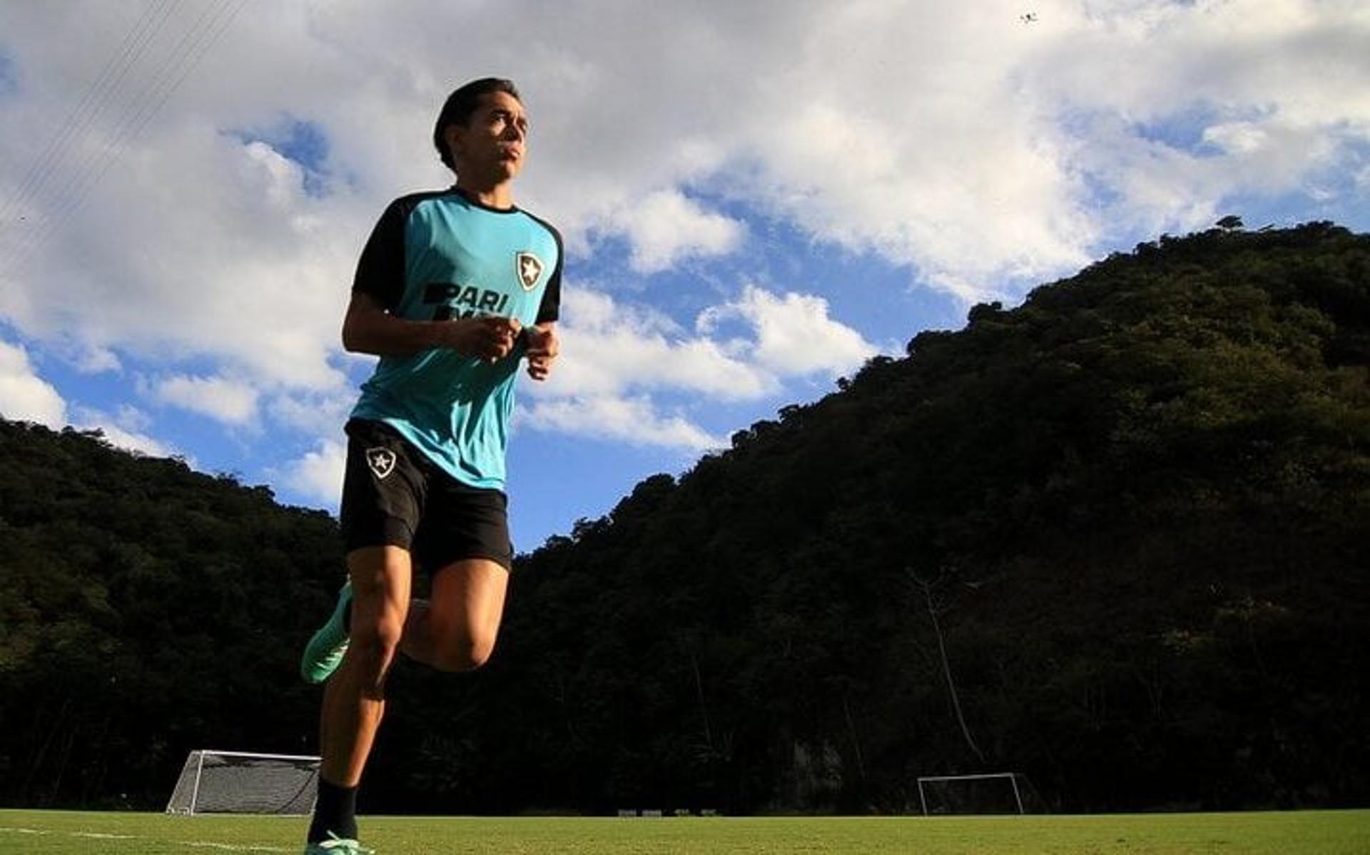 Matías Segovia é baixa no treino do Botafogo; equipe pode ter duas ...