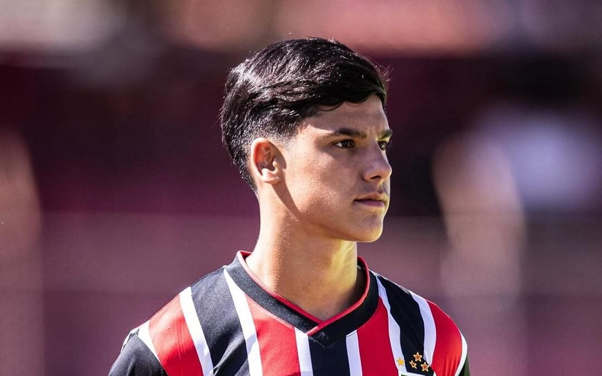 Barcelona está interessado em joia da base do São Paulo