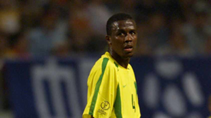 Comentarista da Copa do Mundo, Roque Júnior estreava pelo Palmeiras há ...