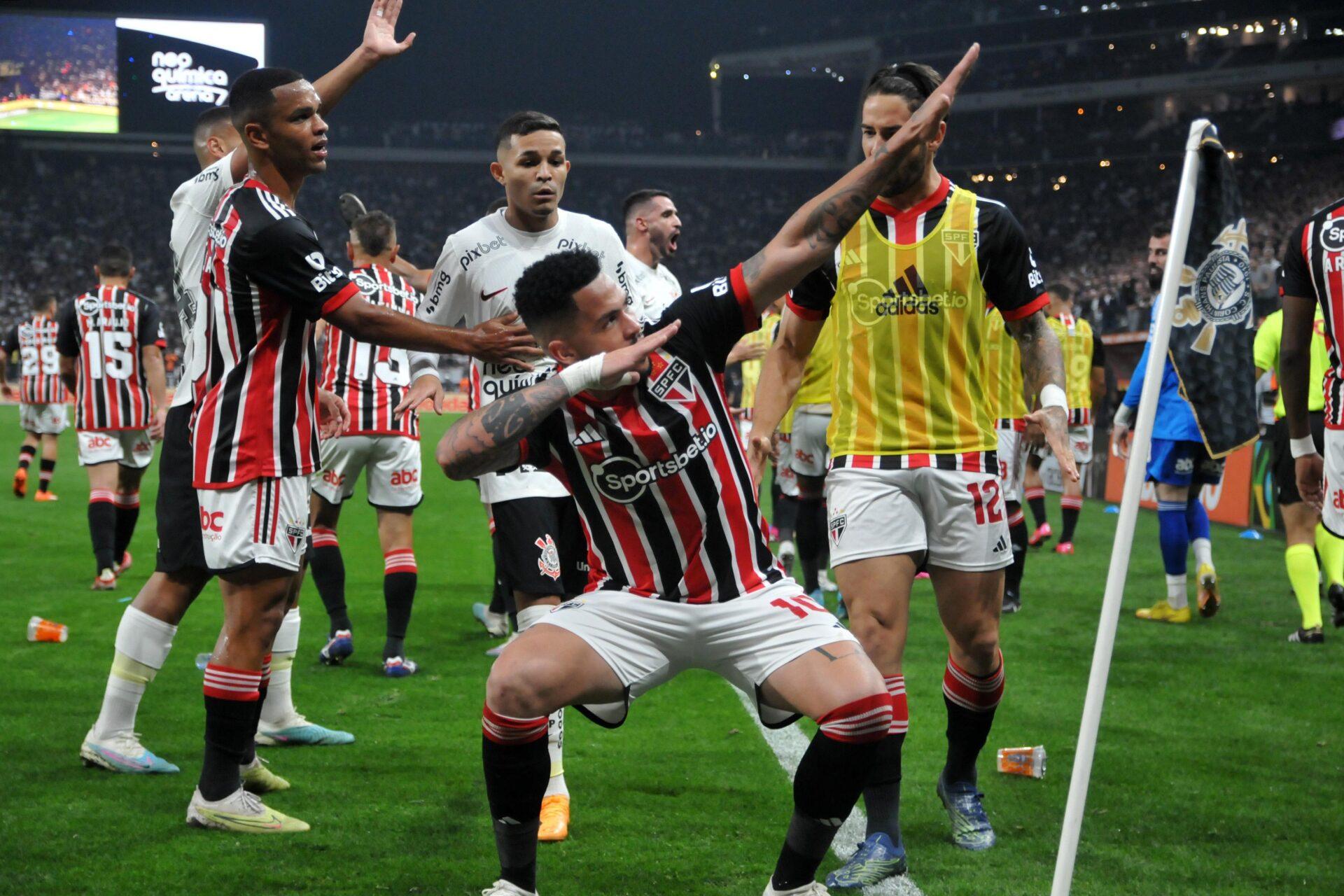 Cássio reprova comemoração de Luciano - Lance!