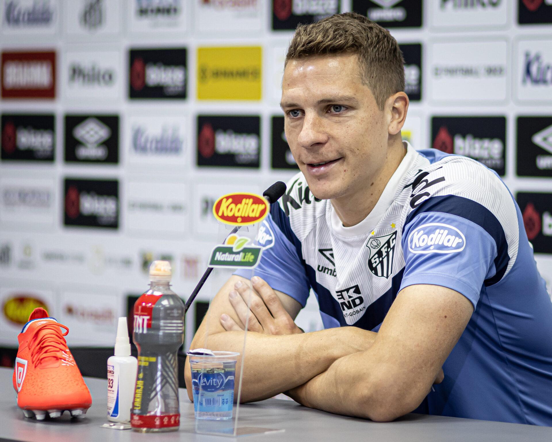 Herói do Santos, Julio Furch detalha reunião do elenco - Lance!