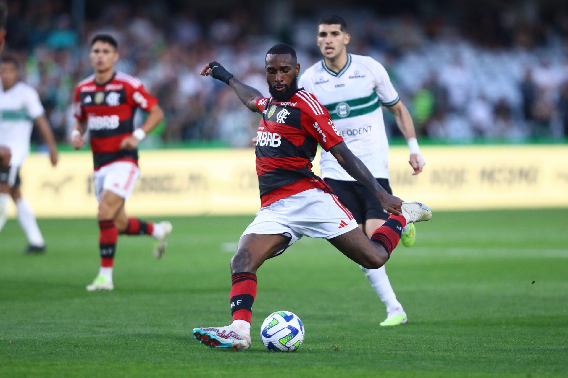 VÍDEO: melhores momentos da vitória do Flamengo sobre o Coritiba pelo Brasileirão - Lance!
