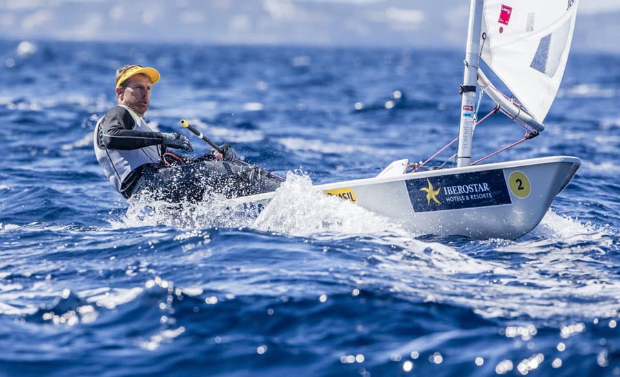 Robert Scheidt sobe duas posições e está em terceiro no Mundial de ...