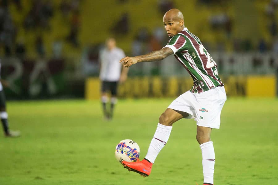 Wellington Silva diz estar se adaptando à nova posição - Lance!