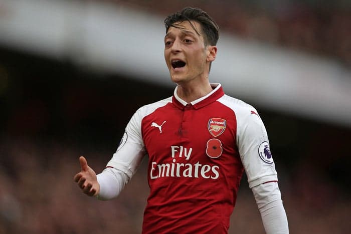 Em má fase na carreira, Unai Emery sugere a Özil que deixe o Arsenal ...