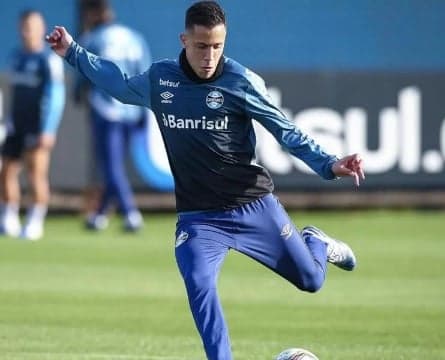 Matheus Frizzo chega ao Rio e vai ao Nilton Santos para realizar exames ...