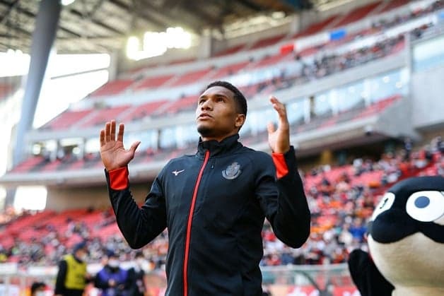 Mateus Castro celebra primeiro gol da temporada e comemora 10 anos de ...