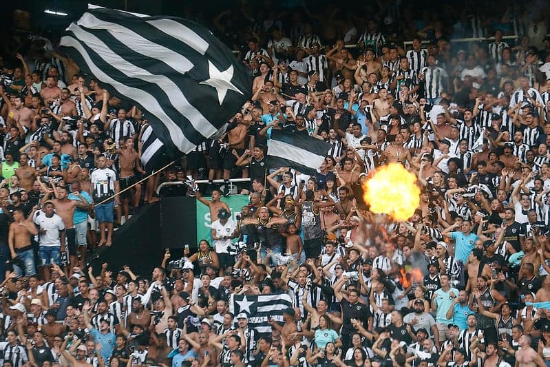 Torcida do Botafogo compra 20 mil ingressos para jogo contra o ...