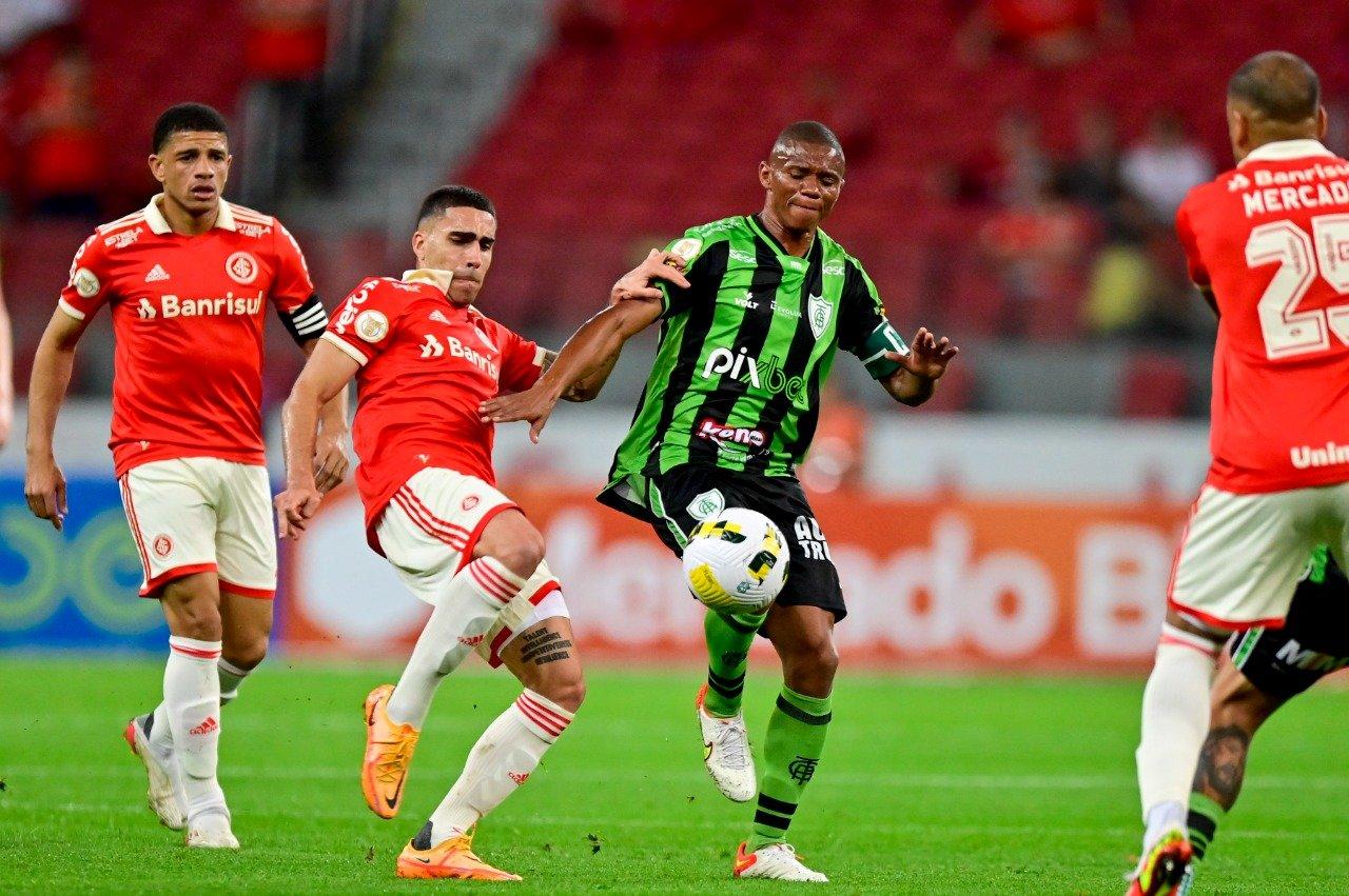 Juninho chega a marca importante com a camisa do América-MG - Lance!