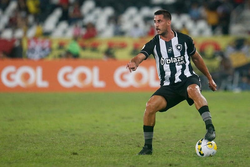 Gabriel Pires comenta período no Botafogo: 'A ficha ainda está caindo ...