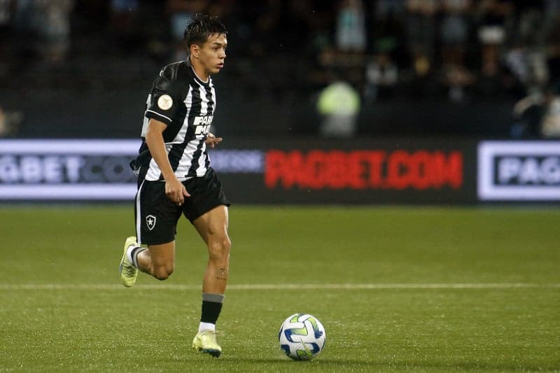 Matías Segovia estreia com a camisa do Botafogo e mostra qualidade ...