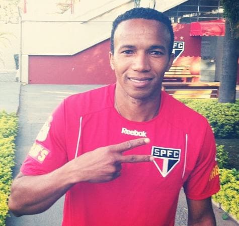 Paulo Assunção chega ao Brasil e já treina no Tricolor - Lance!