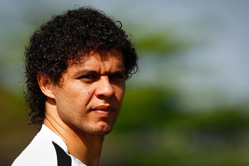 Victor Ferraz volta após dois meses, recorda drama e 'vive' pela final ...