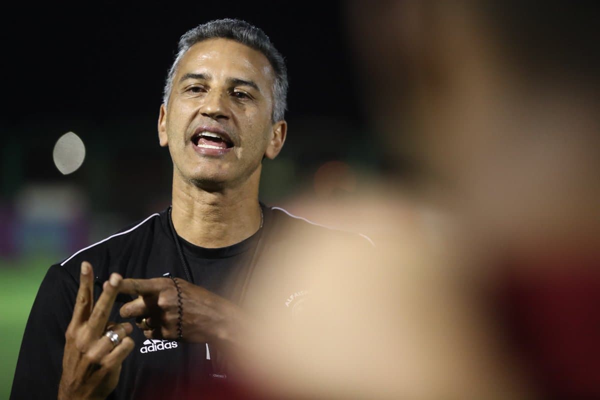 Péricles Chamusca estreia com vitória na Arábia Saudita - Lance!