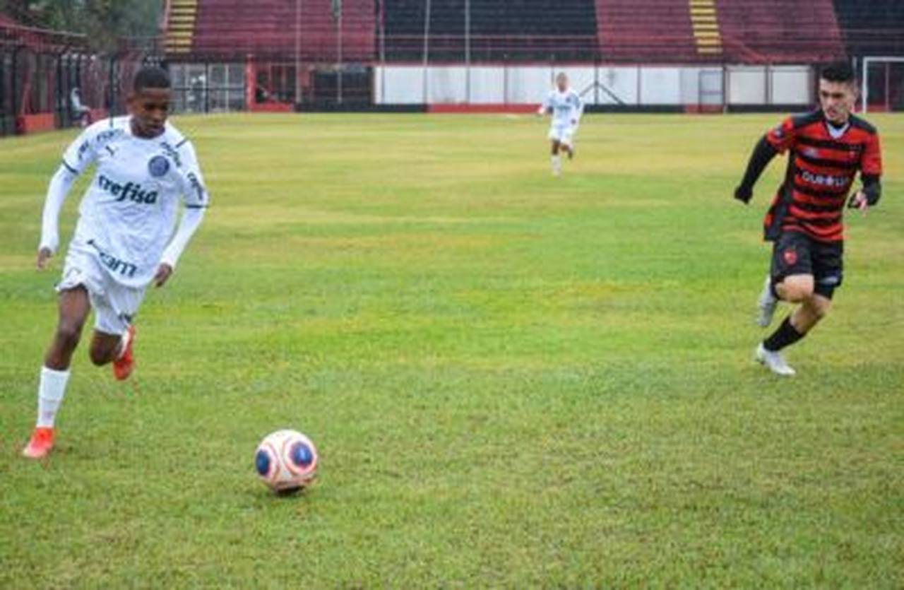 Joia da base, Estevão ‘Messinho’ faz seu primeiro gol em competições ...